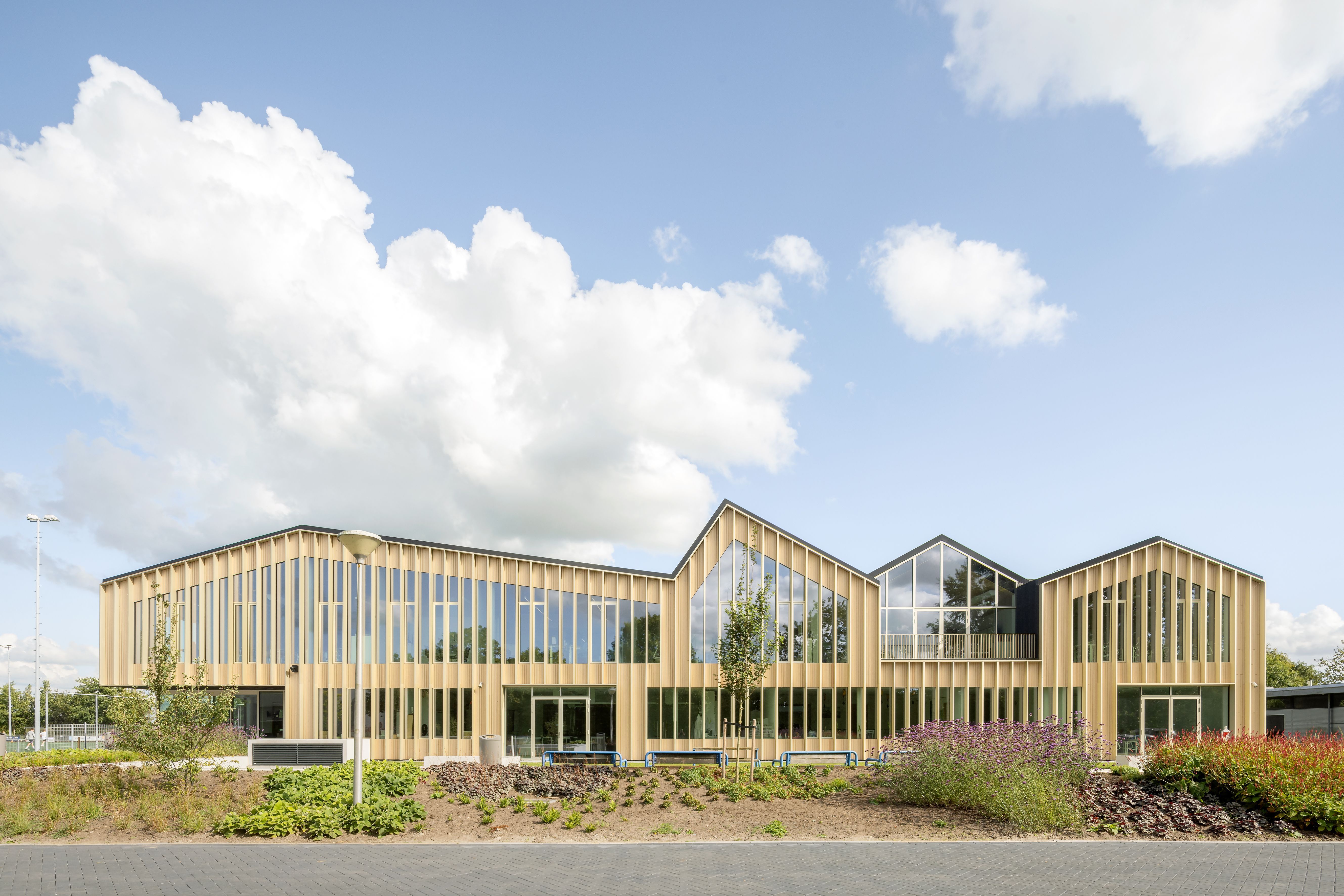 Regenerative architecture brings LennaMare School to life | BDP